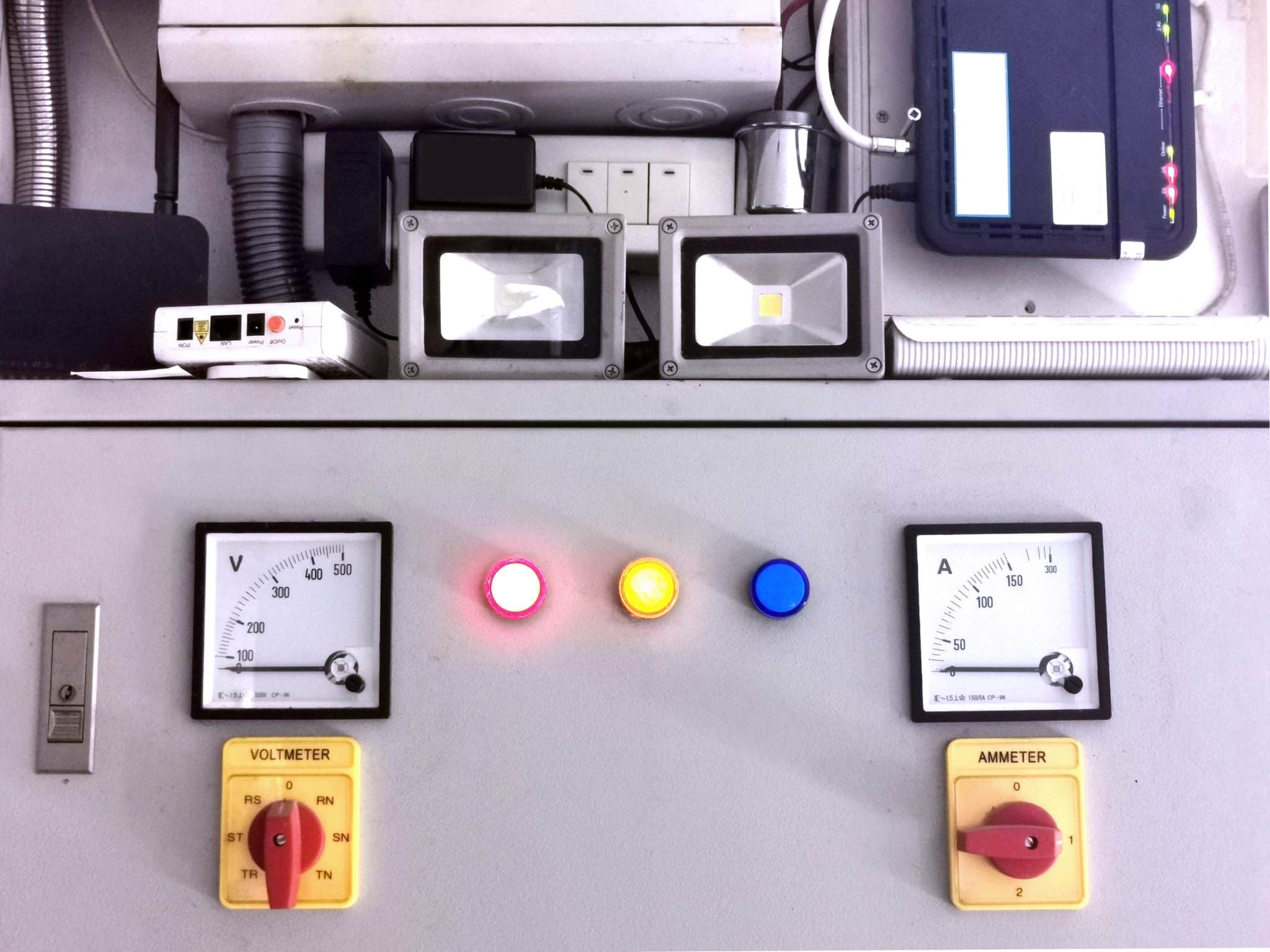 วิธีอ่านโวลต์มิเตอร์แบบมืออาชีพ ช่างไฟต้องไม่พลาด - Prathan Electric